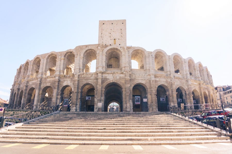 Visiter Arles : transport et circuit de tourisme à vélo